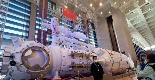 “中国载人航天工程三十年成就展”在国博开幕_腾讯新闻
