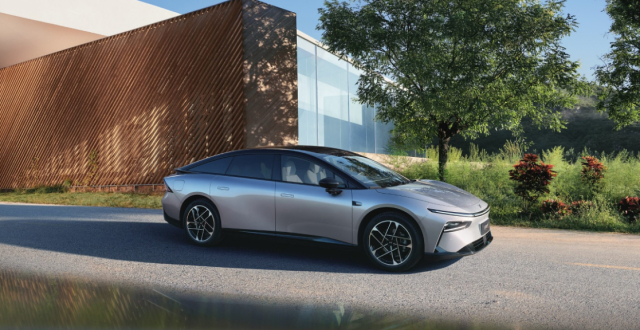 小鹏P7+正式上市：全球首款AI汽车，18.68万元起_腾讯新闻