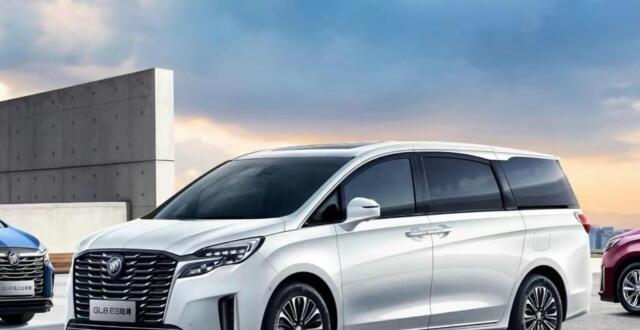 单月售3531台，销量下滑过半，别克GL8卖不动了？_腾讯新闻