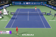 WTA1000迪拜站半决赛：陶森vs穆霍娃丨丝毫不带手软！陶森强攻主导节奏 外角斜线+高压斜线_腾讯新闻