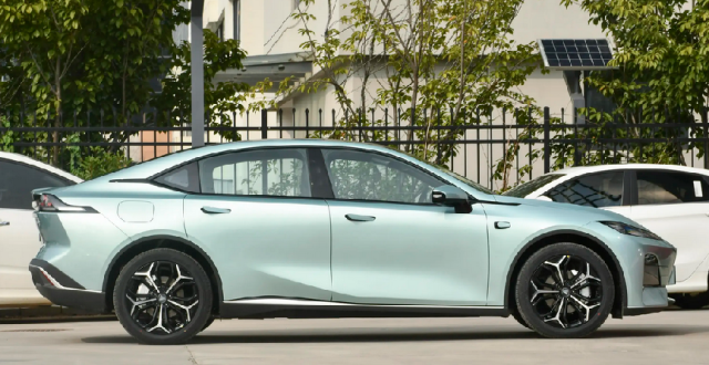 11.99万元起售，轴距2900mm，25款深蓝SL03怎么看都合适_腾讯新闻