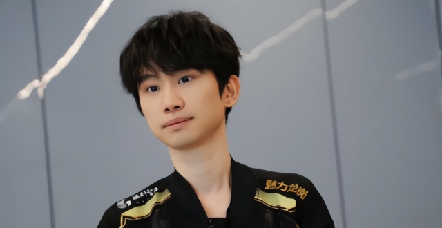 LPL最大回旋镖来了！Doinb采访被问IG无奈尬笑，直言：压力太大_腾讯新闻