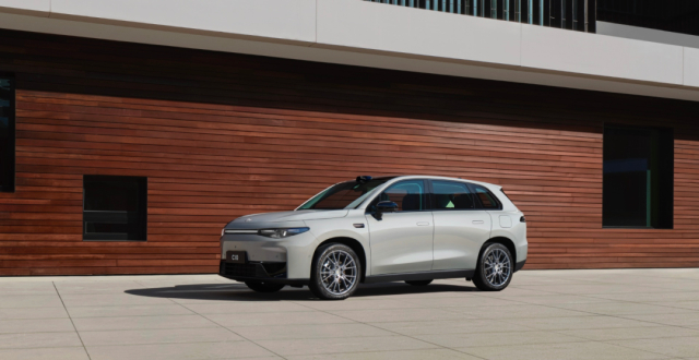 交个朋友！激光雷达+8295芯片，零跑C10预售15.18万起_腾讯新闻