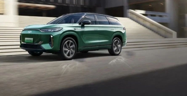 13万级家用SUV这么卷？奇瑞旗舰插混、比亚迪首款DM5.0 SUV都要来了！_腾讯新闻