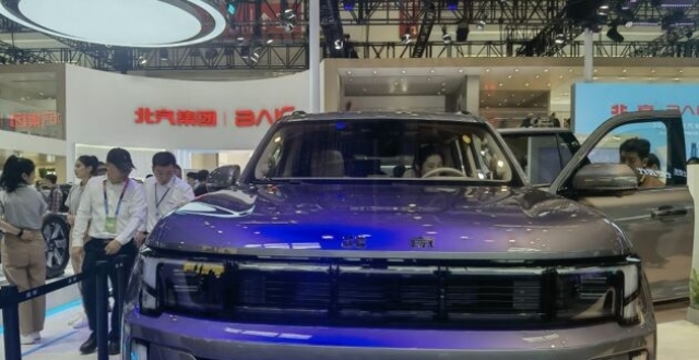 车展速递丨全新BJ30预售11.99万元起 北京汽车2024年全面布局新能源_腾讯新闻