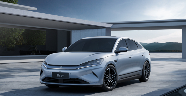 竞品锁定小鹏MONA M03和埃安RT，秦L EV上市售11.98万起！_腾讯新闻