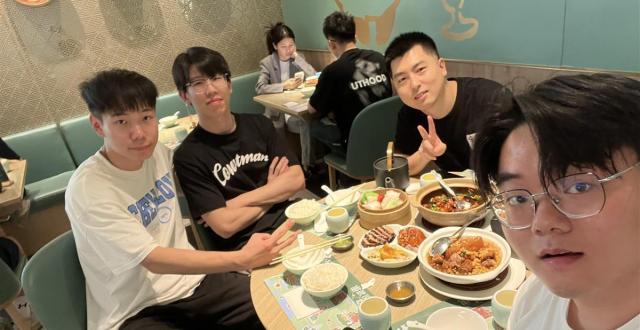 导员“请客”吃饭？这个学院的学生可用劳动换“餐券”_腾讯新闻