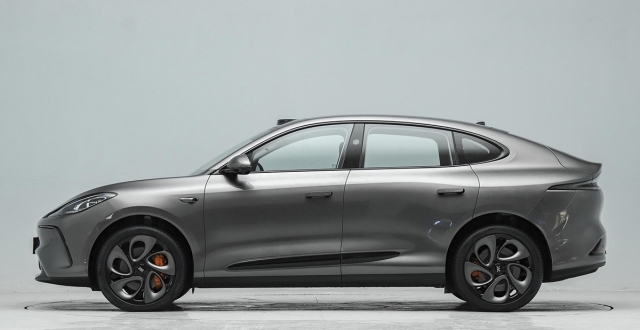 8小时订单破6000辆，智己LS6将上市，充电5分钟续航200km_腾讯新闻