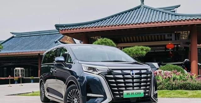 合计销量近15000？7月丰田2款MPV热销，底是谁还在买丰田？_腾讯新闻