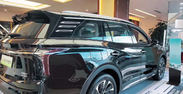 “省油版”红旗HS7限时售25.98万起！标配2.0T四驱，喜欢吗？_腾讯新闻