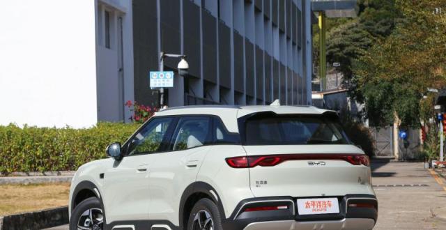 售9.98万起 比亚迪元UP智驾版上市 标配高阶智驾/纯电续航401km_腾讯新闻