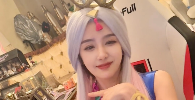 【LPL老婆】Rita再次做客大姿庄园，cos灵魂莲华艾希太美了_腾讯新闻
