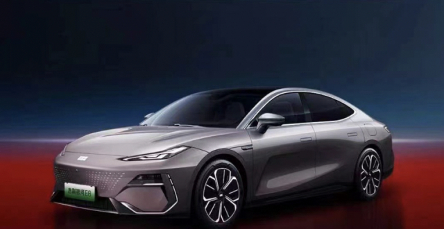 吉利银河E8龙腾版，16.58万起，汉EV都不敢这么整_腾讯新闻