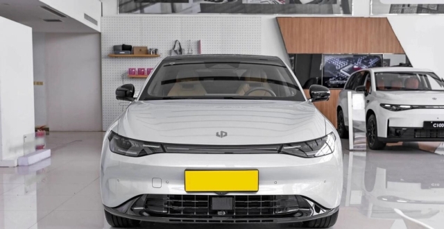 国产纯电硬碰硬，零跑全新C01和长安启源A07真香版，买谁更划算？_腾讯新闻