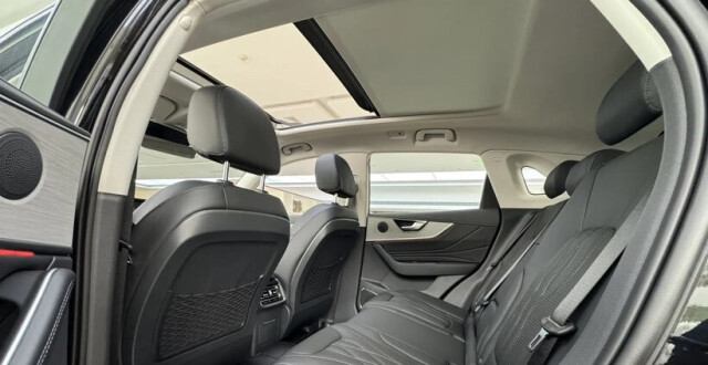 15万入手红旗HS5，2.0T爆252马力，玄影黑太帅了_腾讯新闻