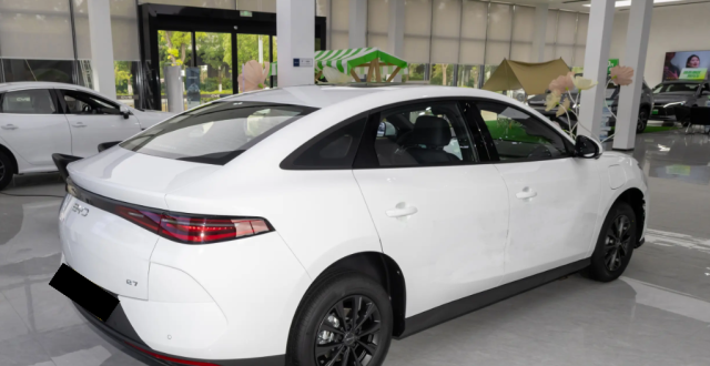 10万出头的价格就拥有520km纯电续航，比亚迪e7值得一试吗？_腾讯新闻