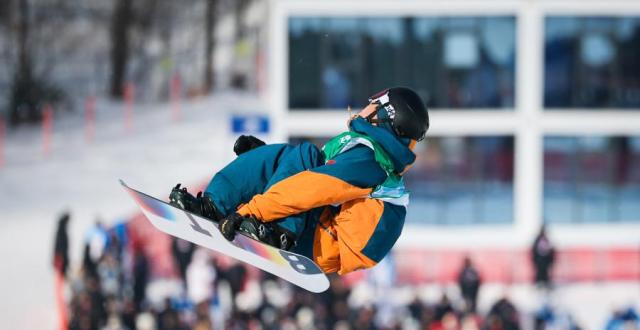【图说·哈尔滨亚冬会】滑雪新星王梓阳报平安：好好康复，重返赛场_腾讯新闻