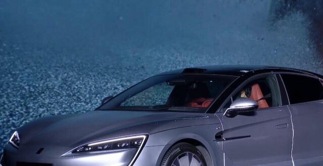 “起轿”、“抖一抖”、“爬楼梯”花式绝活轻松拿捏， 仰望U7售价62.8万-70.8万元_腾讯新闻