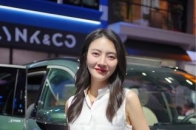 谁说女生不能开大车，零距离体验领克新09EM-P！ 带你看看它的暗藏心机！_腾讯新闻