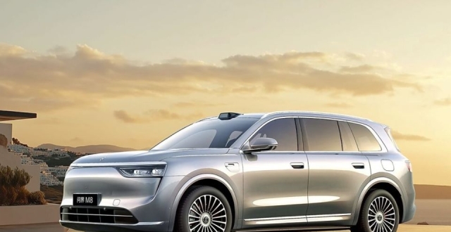 鸿蒙智行新品频出 问界M8售35.98万起/享界S9增程版30.98万起_腾讯新闻