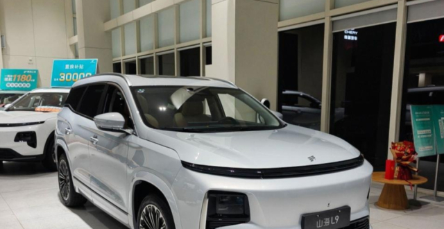 捷途全新山海L9实车到店，撞脸理想+6座，配427马力+续航1100km_腾讯新闻