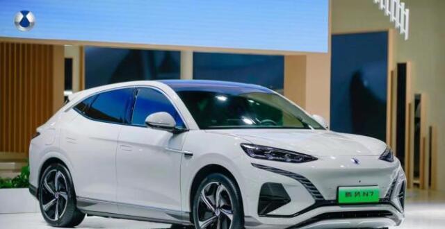 跟BBA抢“饭碗” 腾势N7配双枪超充 充电4分钟 续航100公里_腾讯新闻