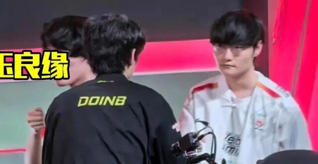LPL第一恩怨局！天神下凡打爆大B，Doinb状态全无致命失误_腾讯新闻