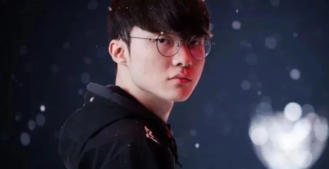 Uzi与Perkz的跨时空和解；Chovy中单盖伦奇招显威，DK上中遭轮番“教育”；电棍“直言不讳”黑神话不如原神！_腾讯新闻