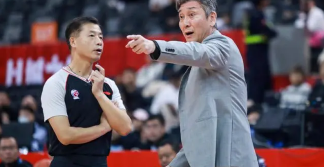 CBA裁判频陷“争议门”，为何球迷总觉得有“黑哨”？_腾讯新闻