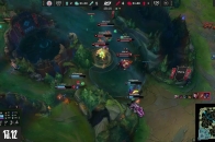 Uzi超快反应躲奎桑提大招，EDG击退LGD拿下小龙，LPL夏季赛精彩操作_腾讯新闻