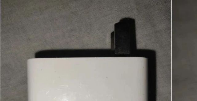 小米13 Ultra 90W快充头实物照曝光_腾讯新闻