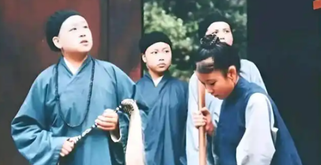 重温《红楼梦》才发现，贾宝玉是个只负责惹事，不负责担事的主_腾讯新闻