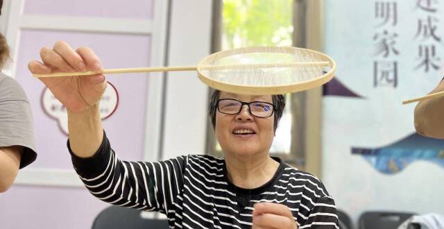 DIY手工蚕丝扇，体验“缫丝剥茧”的奇妙之旅_腾讯新闻