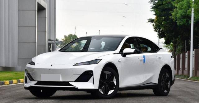 养一台深蓝SL03一年需要多少钱？月薪4000能否养得起？_腾讯新闻