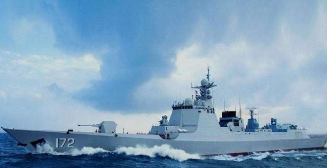 052D舰新批次又“下饺子”，“老”驱逐舰大建背后，是喜还是忧？_腾讯新闻