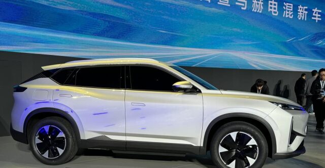 实拍东风风神L7，全新马赫混动系统，综合续航1500km_腾讯新闻