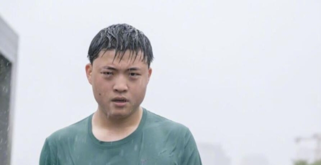 Gen 1-3 T1止步4强，Uzi评价Chovy：和我一样没冠军命！_腾讯新闻