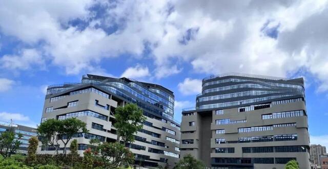 “香港研发+东莞转化+石排落地”！莞港创科加速中心成立_腾讯新闻