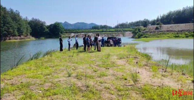 湖南岳阳两兄弟水库溺亡，家属质疑有人采砂截断护栏引悲剧 官方：溺亡原因正调查_腾讯新闻