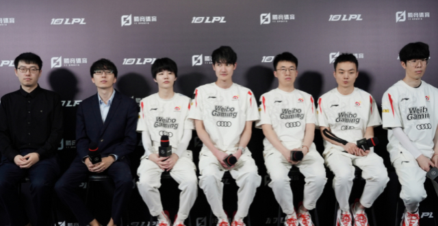 继BSYY后，又一LPL教练被爆破，WBG粉丝集体请辞教练EZH_腾讯新闻