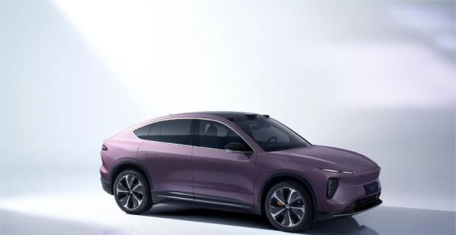 基于NT2.0平台打造 全新蔚来EC6上市售35.8万起 电池租用方案28.8万_腾讯新闻