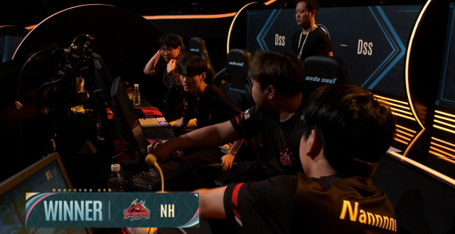 NH斩获季后赛第三鸡，4AM与PeRo相互背刺，XDD硬补韦神效果拉满_腾讯新闻