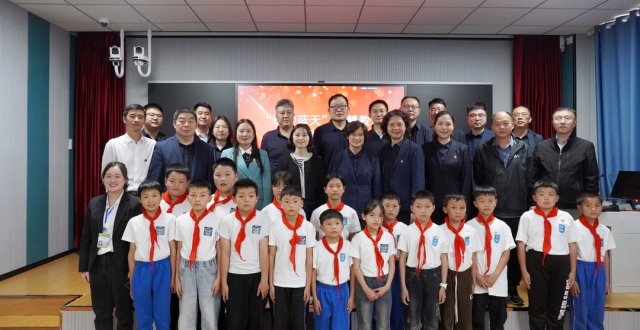 中国航空工业集团财务捐建“智慧教室”落户紫云县猴场小学_腾讯新闻