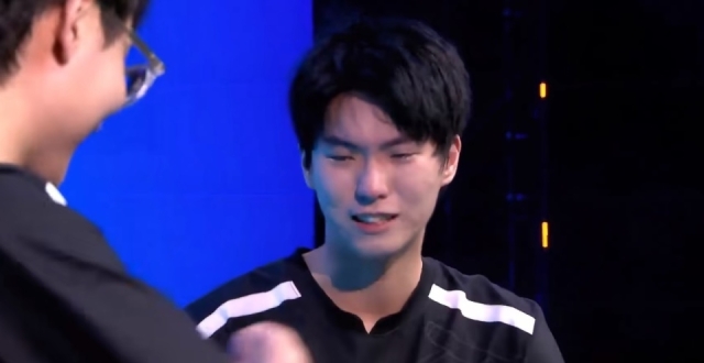 LPL开赛仅一天，TT就爆发矛盾，Hoya对首发不满，韩网给出爆料_腾讯新闻