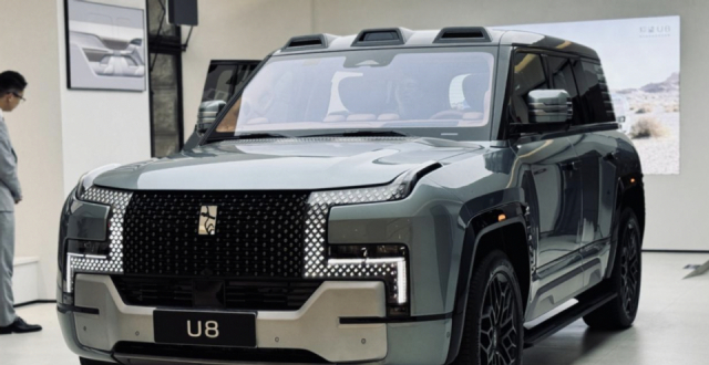 仰望U8加长版谍照，整个130？有没有七座？_腾讯新闻