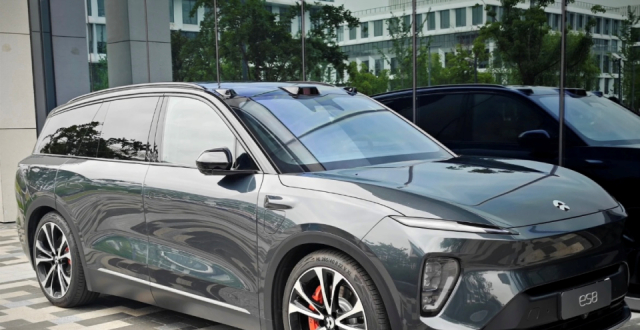 全新蔚来ES8实车上路，气场不输路虎揽胜，理想L9不香了？_腾讯新闻