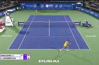 WTA1000迪拜站1/16决赛：萨巴伦卡vs库德梅托娃丨再取破发点！库德梅托娃上网放短 萨巴伦卡反手爆抽穿越球得分_腾讯新闻