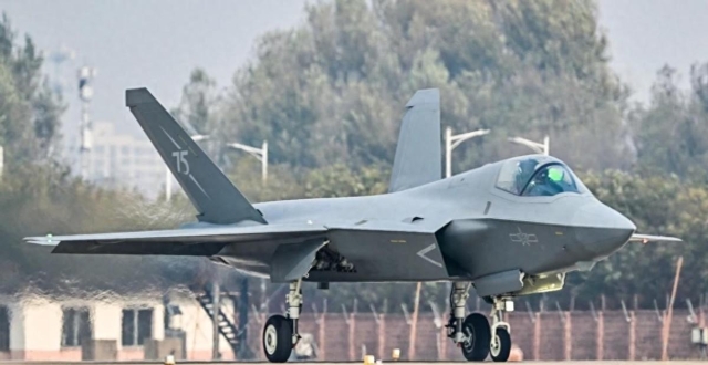 已涂上空军机徽！歼-35A亮相珠海，还没量产就要拿下出口大单？_腾讯新闻