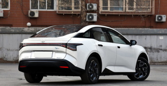 丰田bZ3将于4月16日上市 售价16.98-19.98万元_腾讯新闻