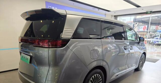 奥德赛车主看魏牌蓝山、腾势D9，6/7座车选SUV还是MPV？_腾讯新闻